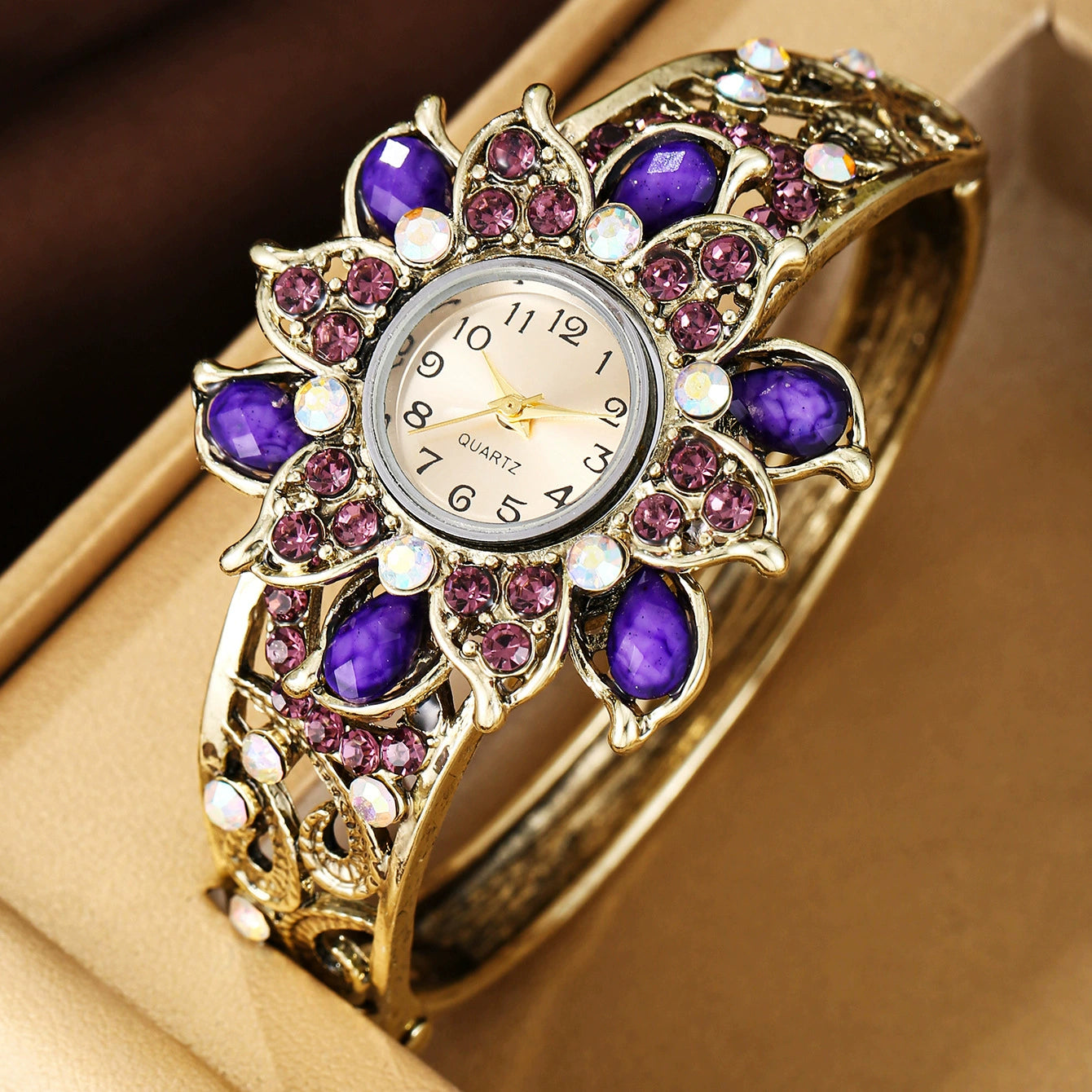 Alloy Lace Quartz Women's Watch With Diamond Encrusted And Round Dial ...