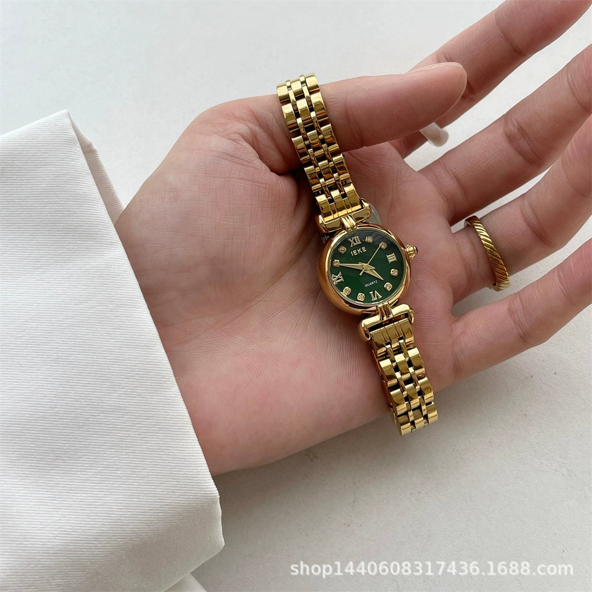 Female Student Round Alloy Case Fine Steel Belt Watch With Fritillary ...