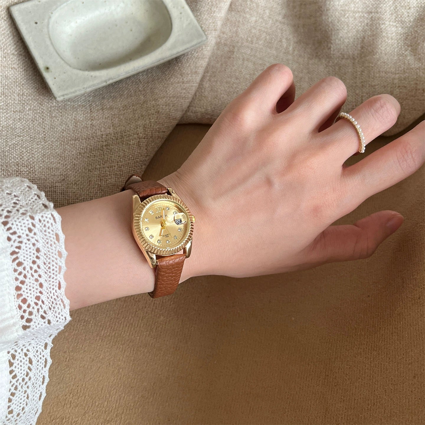 Ladies Metal Casual Round Dial Medieval Style Watch With Convex Lens ...