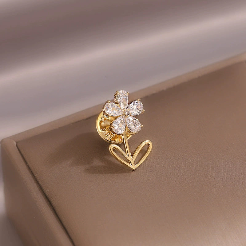 Women's Alloy Flower Brooch With Electroplating Treatment Light Luxury ...