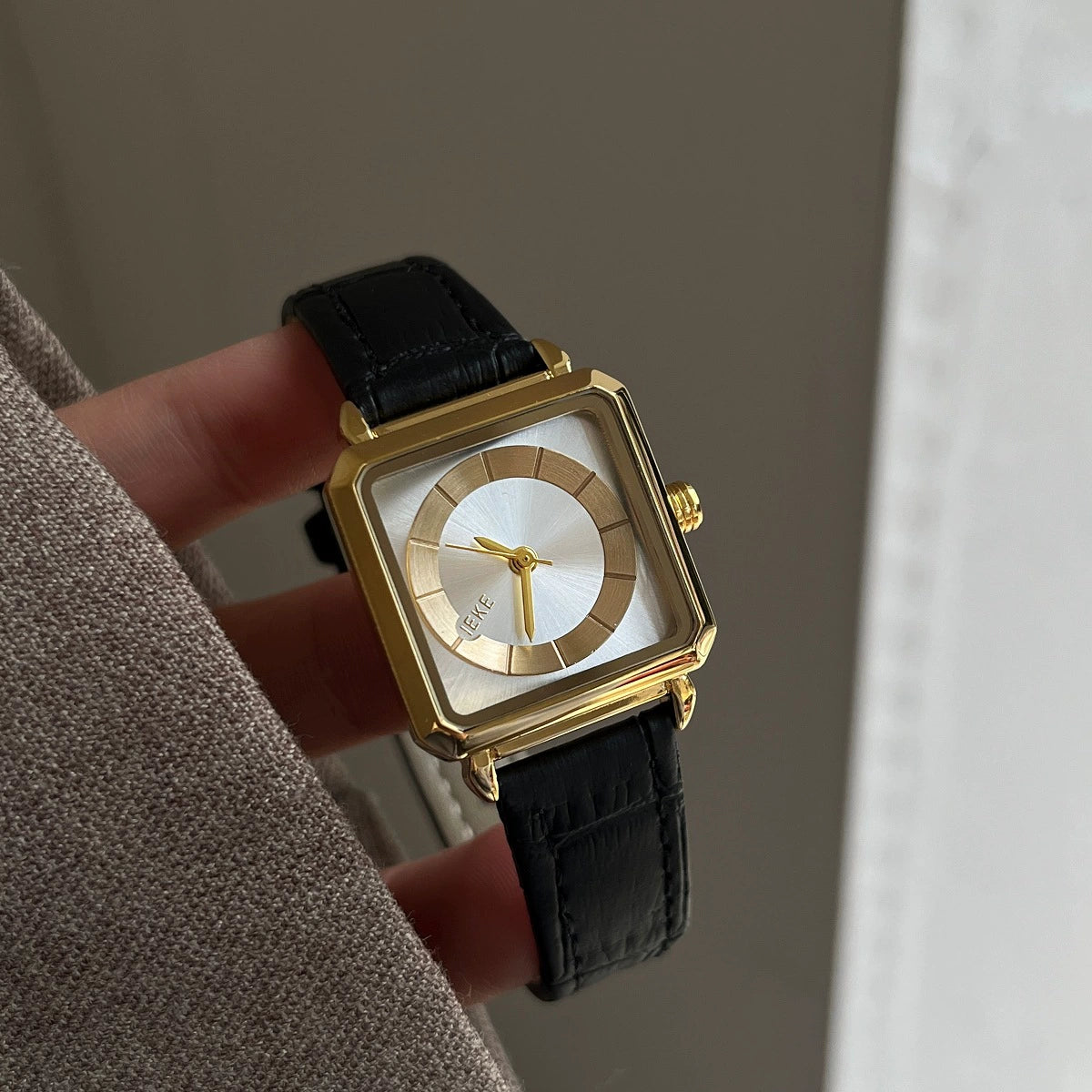 Women's Alloy Square Dial Medieval Style Simple Retro Watch – GoodDiy