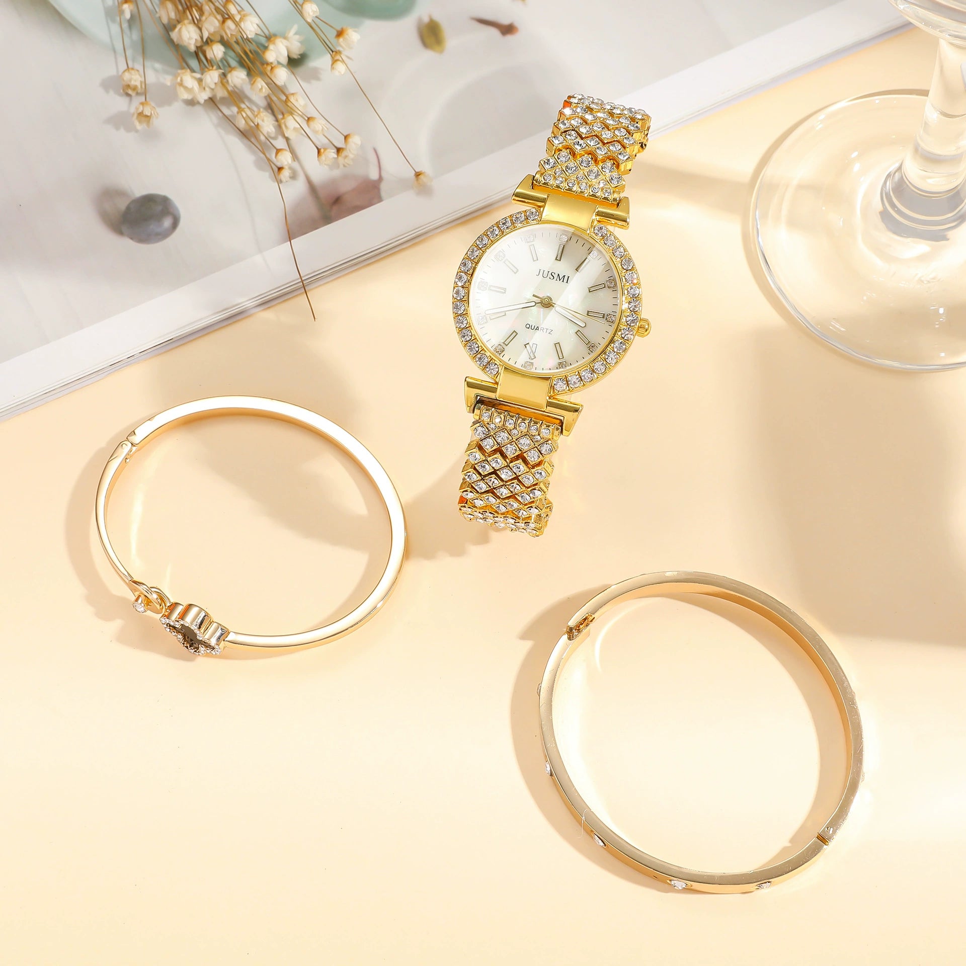 Women's Leisure Alloy And Stainless Steel Quartz Watch With Four Leaf ...
