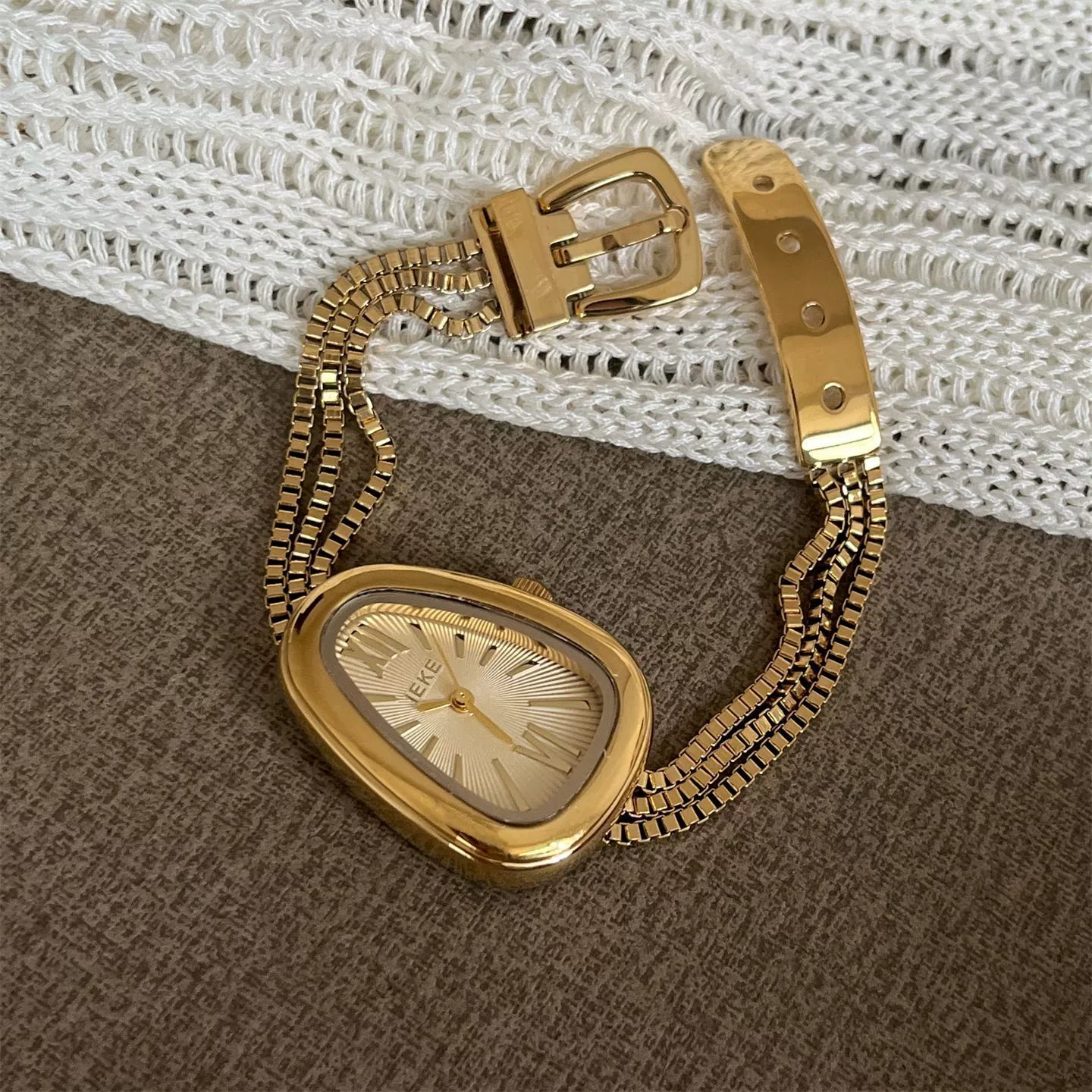 Women's Metal Case Quartz Watch With Snake Head Design And Tassel Chain ...