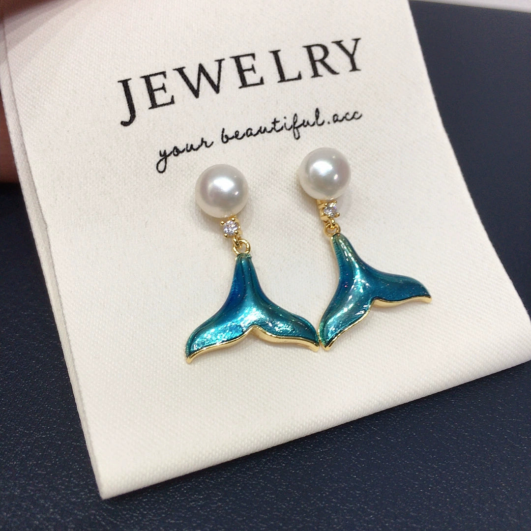 Women's Natural Freshwater Pearl Stud Earrings With Iridescent Fishtail ...
