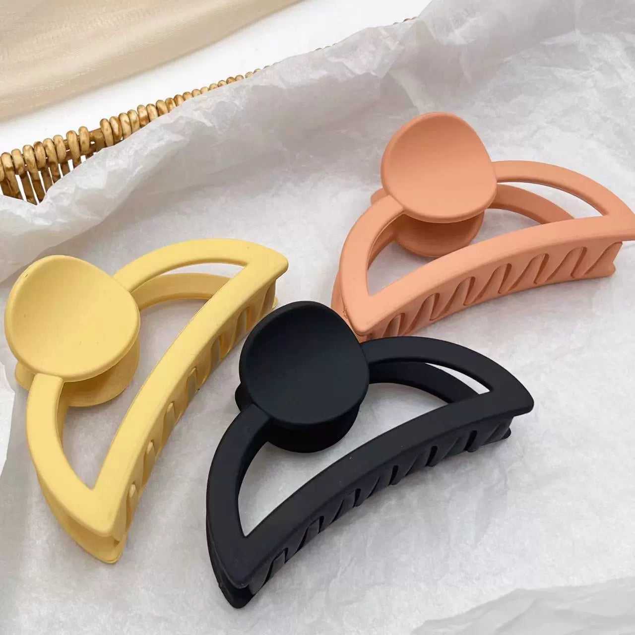 Women's Plastic And Resin Semiround Hollow Shark Hair Grab Clip With B ...