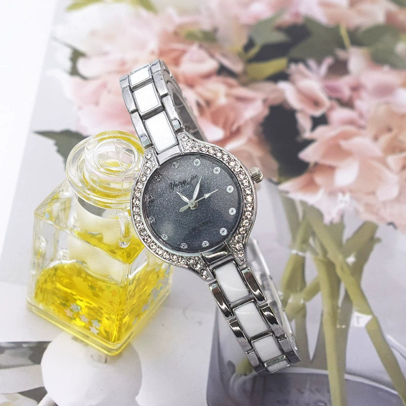 Women's Retro Light Luxury Niche Alloy Round Dial Quartz Watch With ...