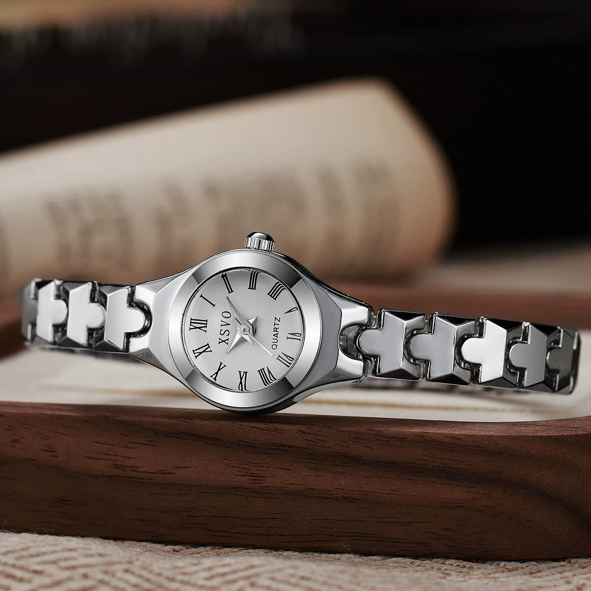 Women's Retro Roman Numeral Round Dial Alloy Bracelet Style Watch – GoodDiy